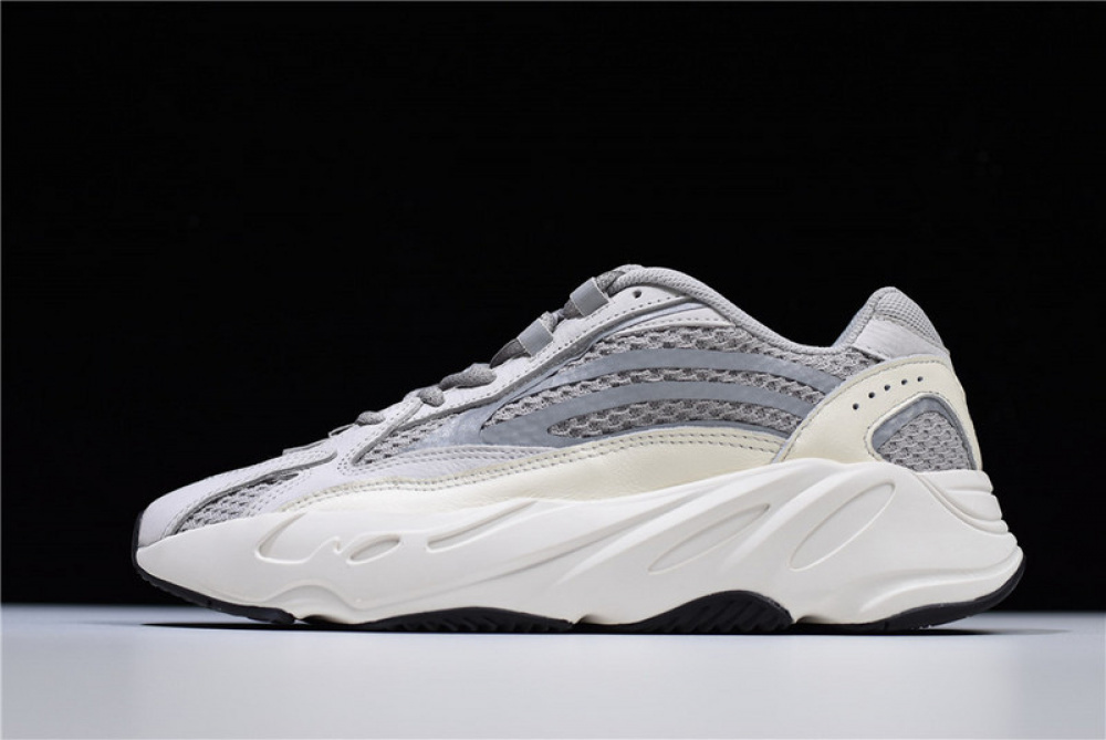 Yeezy 700 v2 Static - 3 REIS