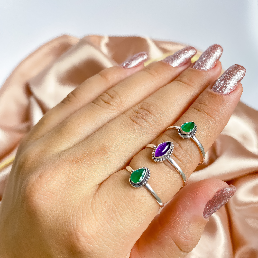 Anel de Prata 925 Pedrinha Natural Esmeralda - Aneluz Joias