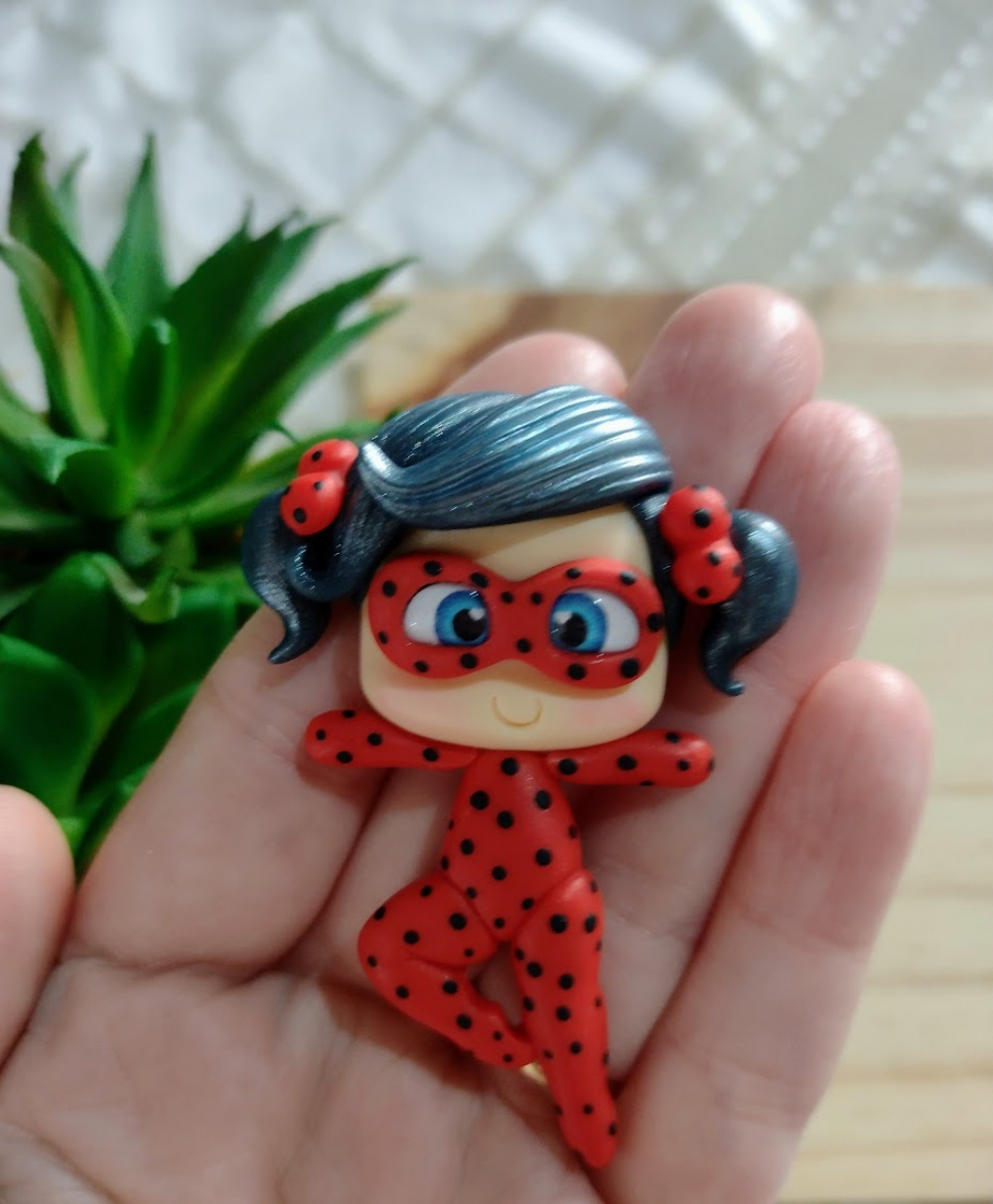 Apliques para laços, feitos em biscuit no formato de Ladybug. - Lojinha ...