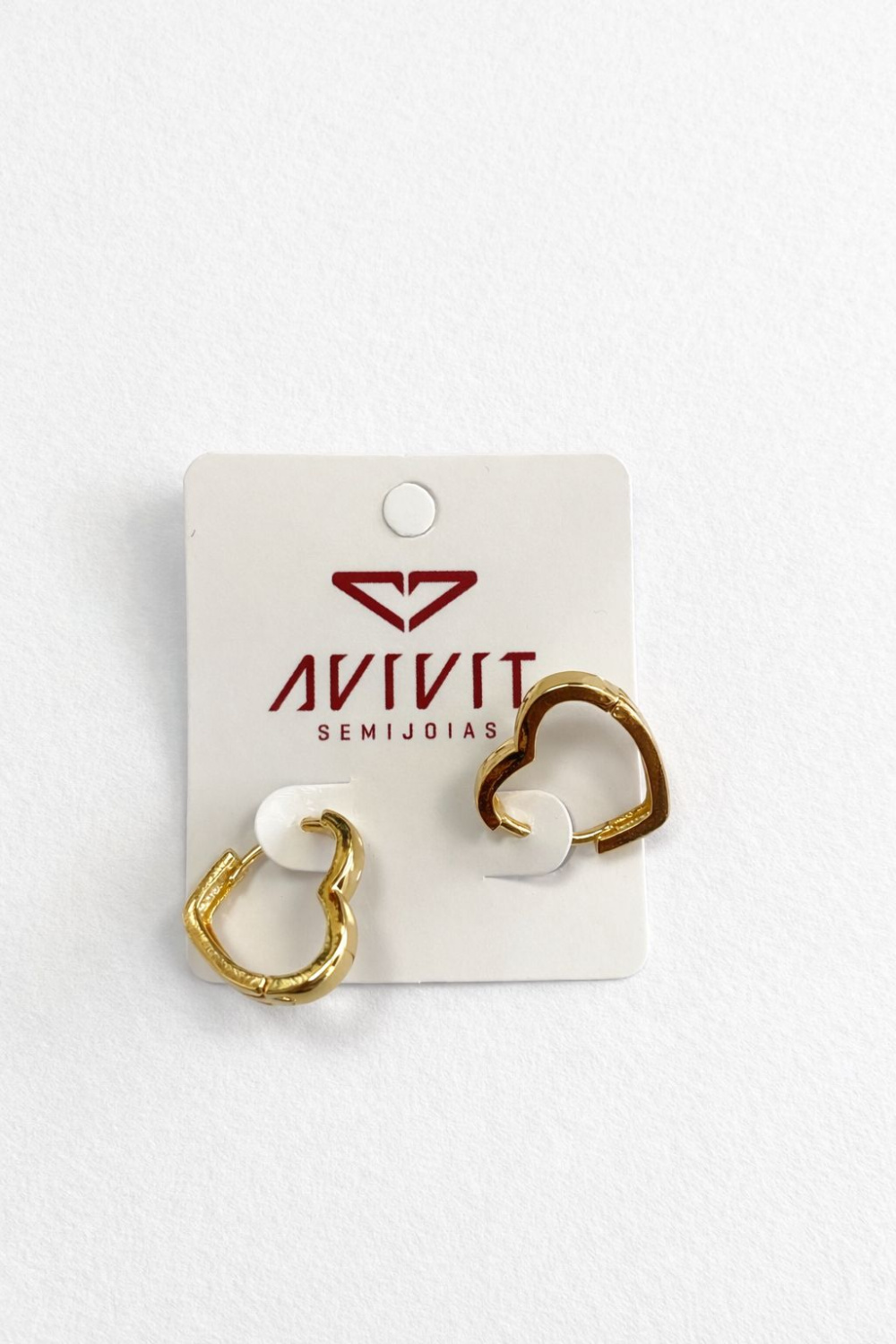 Argola dourada em formato de coracao media - Avivit Semijoias