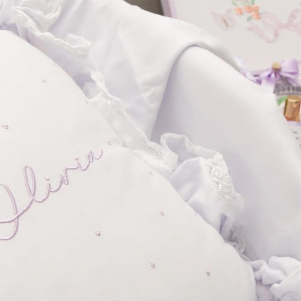 Almofada Quadrada com Babado Benício Personalizada Branco/Lilás - Baby ...
