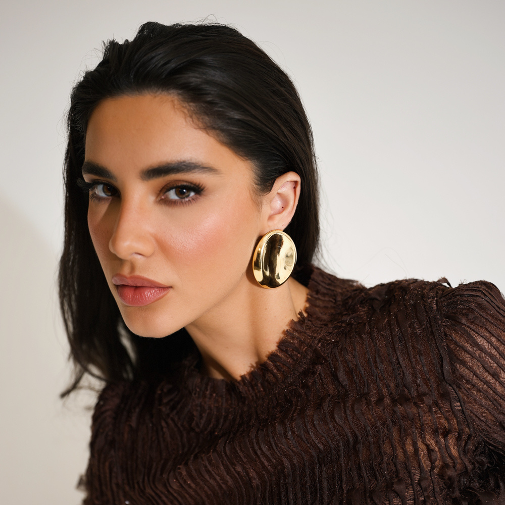 Brinco Oval Abaulado Dourado Banhada a Ouro 18k - Bem Dália