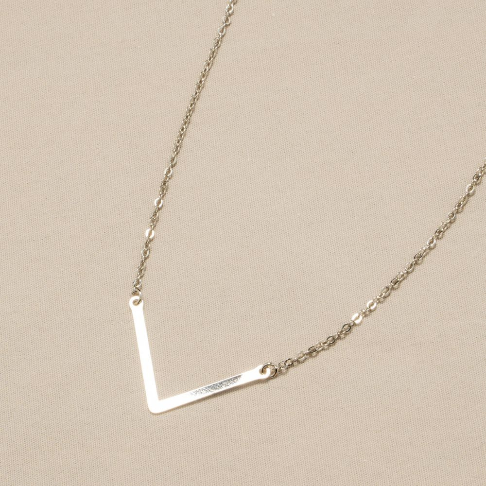 Colar com Design em V Liso folheado em ródio branco - Bem Dália
