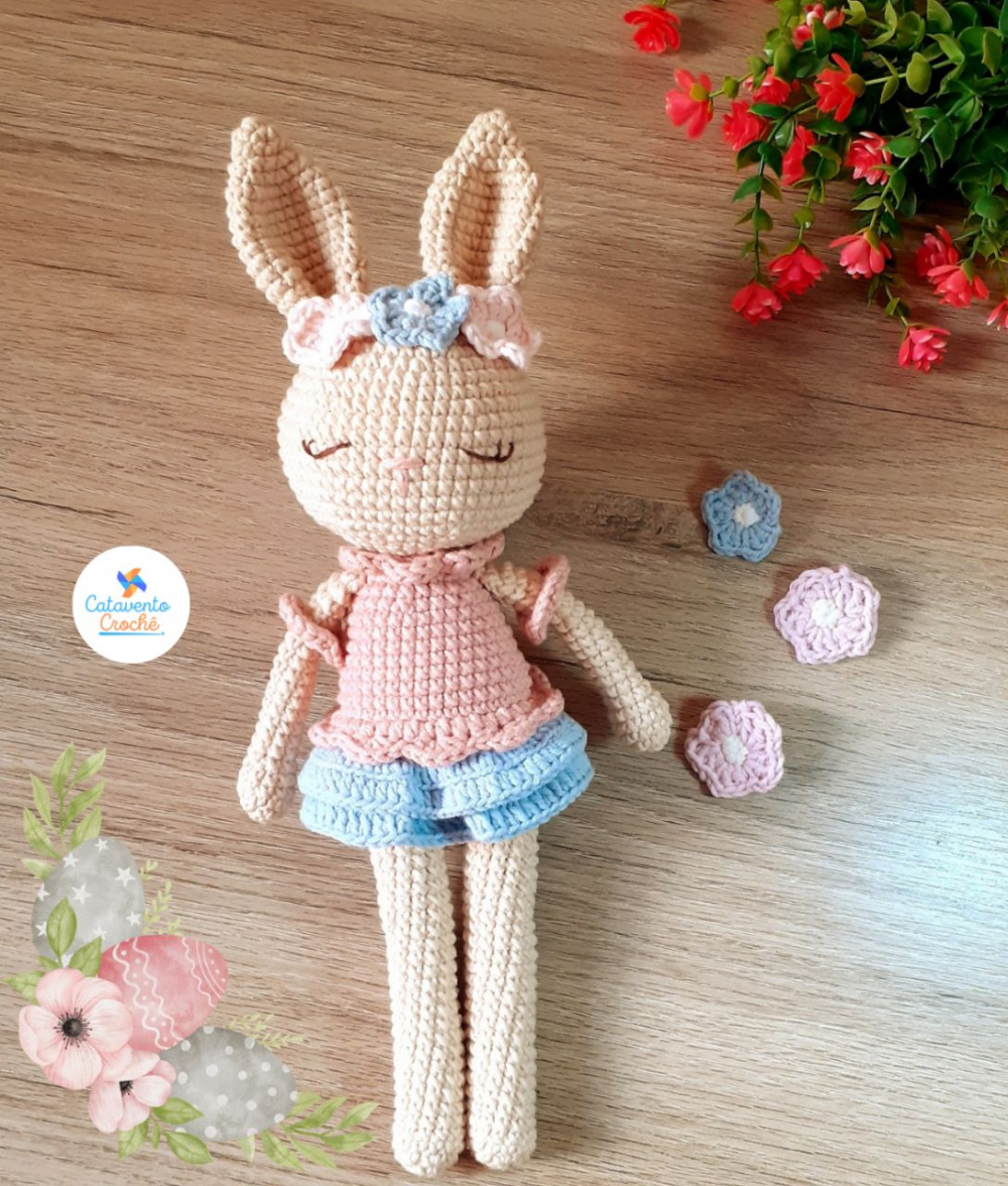 Coelha amigurumi - Catavento Crochê