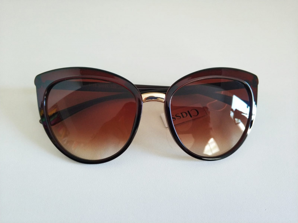 Óculos de Sol Marrom Estilo Gatinha com Lentes Degradê. - Class