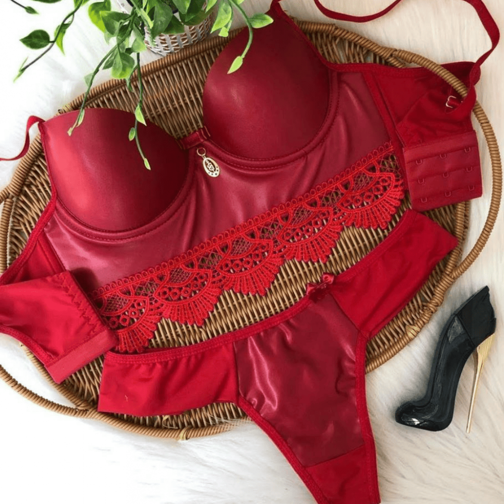 Conjunto Elegance: Sutiã Cropped com Bojo e Calcinha Fio em Malha Cirr ...