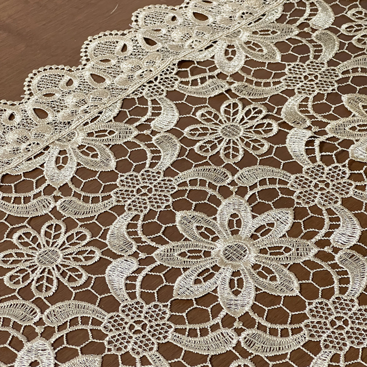 Caminho de Mesa 100% Guippir Sofisticado - Crochê Vitória