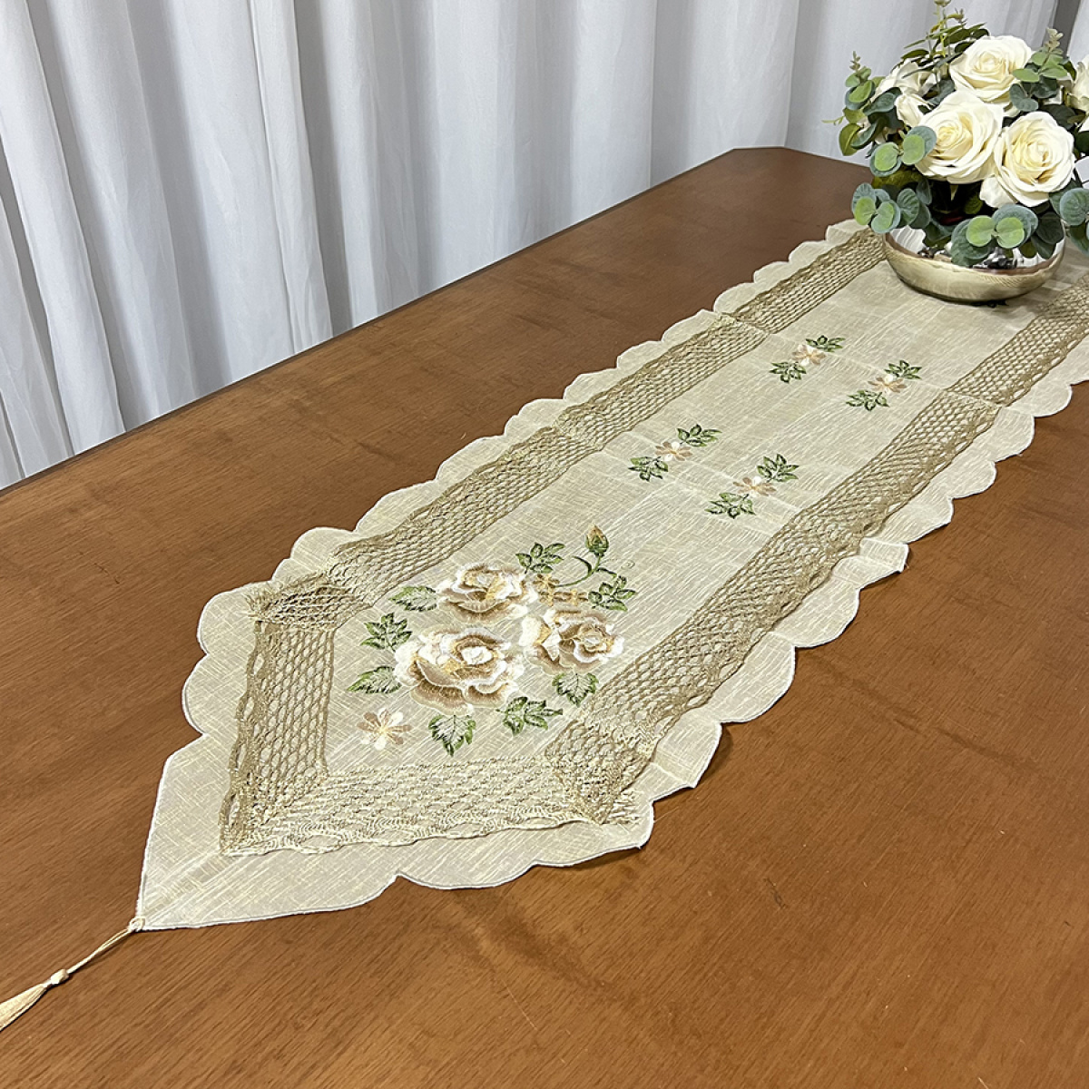 Caminho de Mesa Trilho Bordado Organza Bege Claro 2.20m - Crochê Vitória