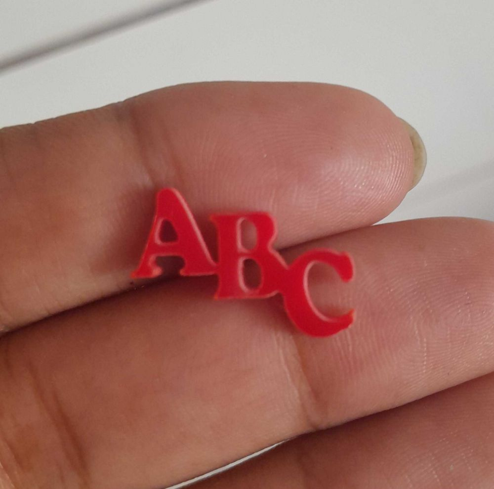 Mini aplique acrílico ABC 1,5 cm - vermelho - Fazendo Arte