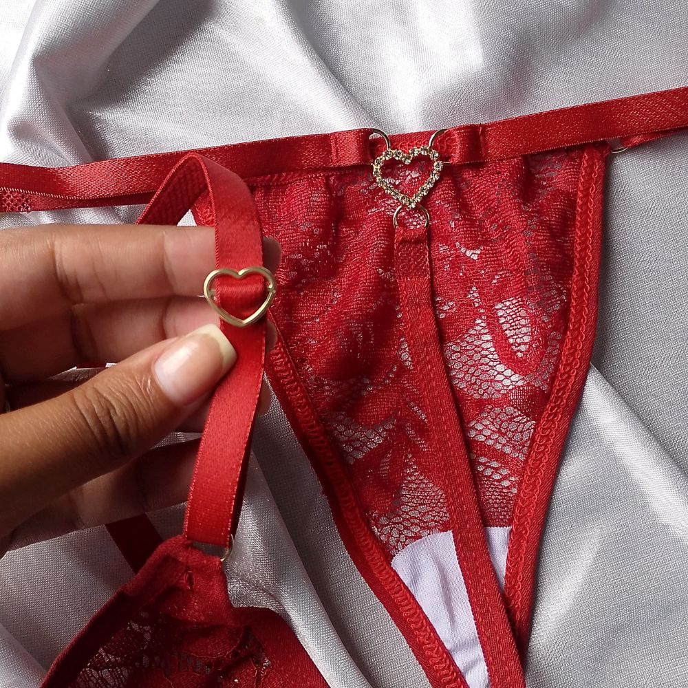 Calcinha Biju Fio Dental Vermelha Garota Malvada Moda Intima