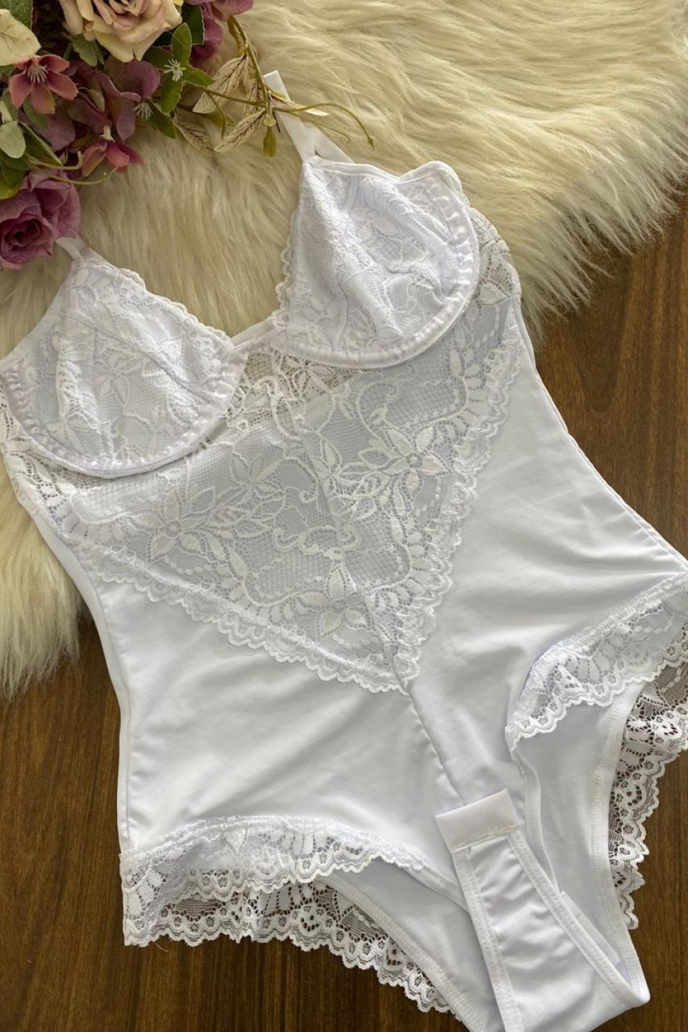 Body sem bojo e com aro em microfibra de poliamida com detalhes em ...