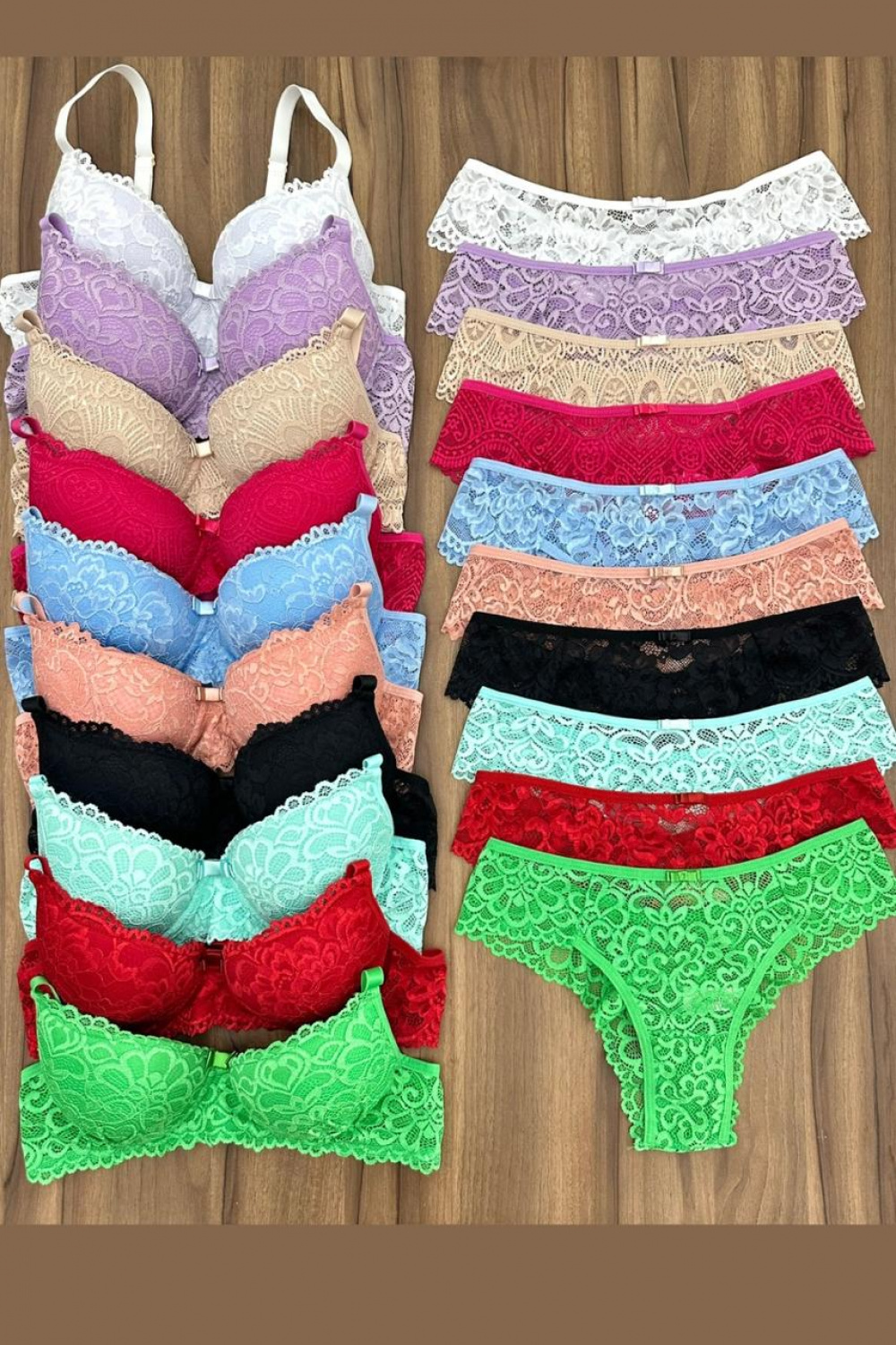 Conjunto com bojo em renda desenhada - CJ33 - Guf Store Moda Intima