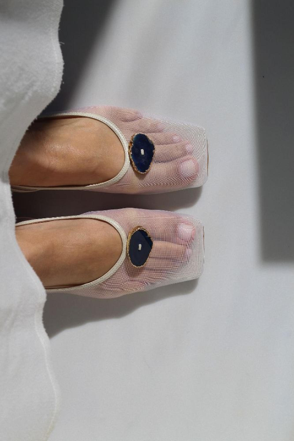 Slingback Amara off white com pedra natural quartzo azul de energia ...