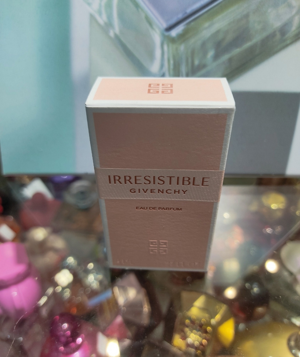 IRRESISTIBLE GIVENCHY. MINIATURA ORIGINAL 8 ML - MAIR.PERFUMES.IMPORTADOS