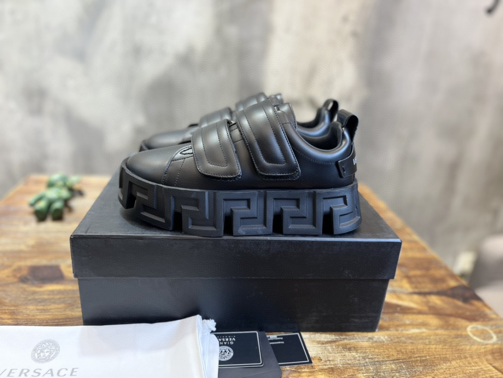 Tênis Versace Greca Labyrinth de Couro Preto - Matoso Store