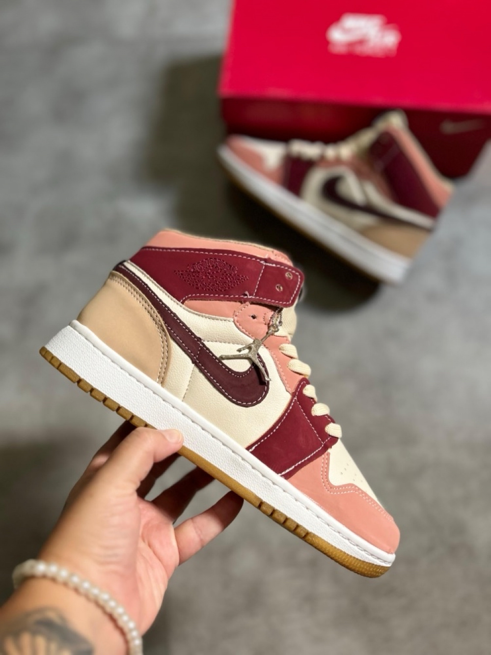 AIR JORDAN 1 MID DARK - Paraíso de Tênis