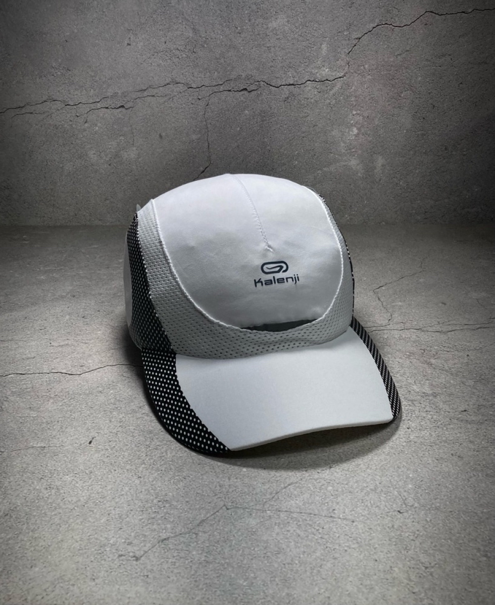 BONÉ KALENJI RUNNING - BRANCO / PRETO - Progresso55