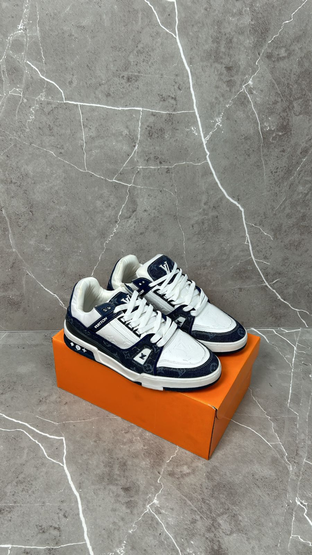 Louis vuitton Trainer Azul Com Detalhes Blue E detalhes em alto relevo ...