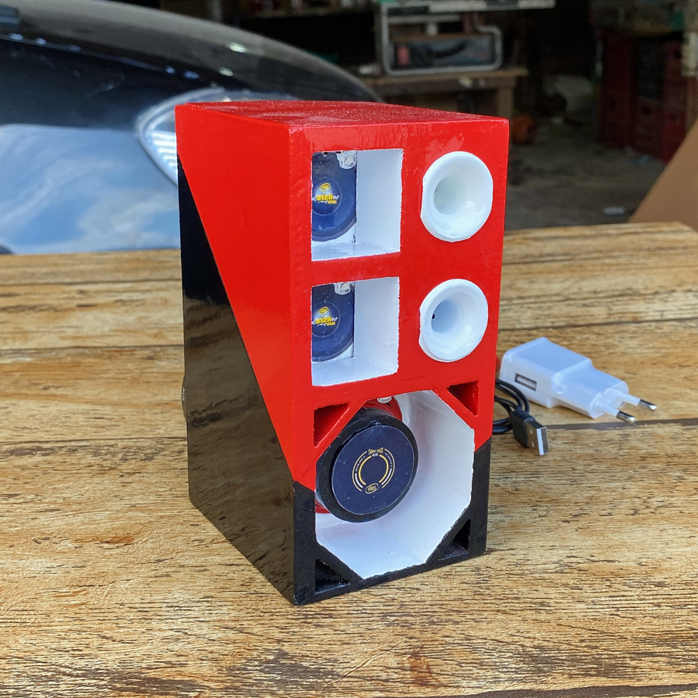 MINI CAIXA DE SOM BOB, BLUETOOTH, 5W E COM BATERIA E LEDS RGB - SF SOM