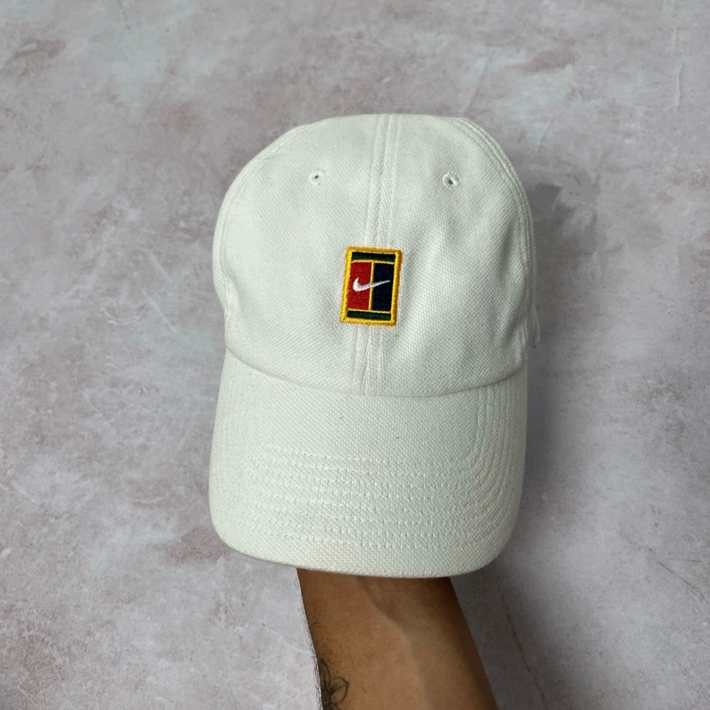 Boné Nike Court - Sky Company