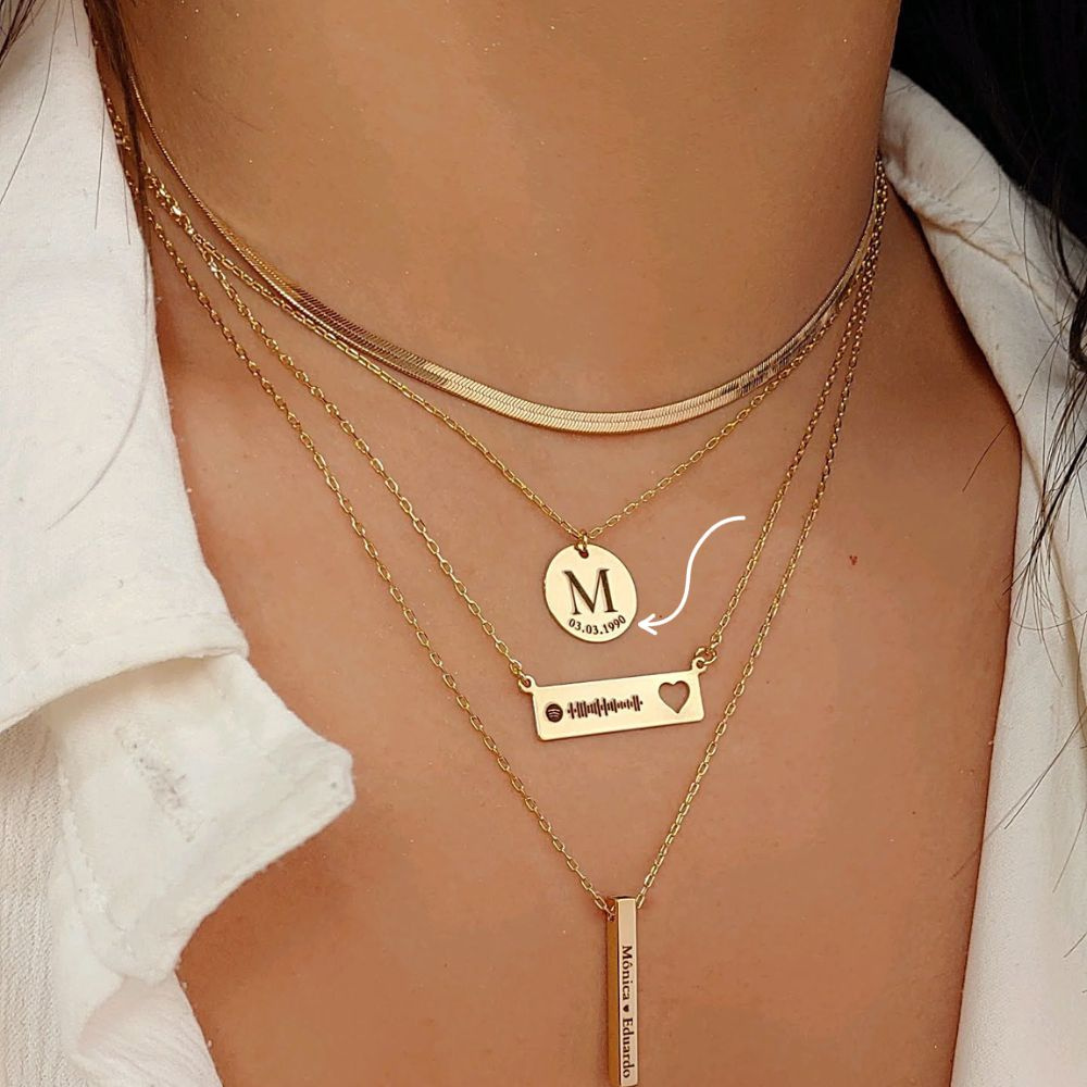 Colar personalizado com inicial e data - Storella Semijoias - Storella ...