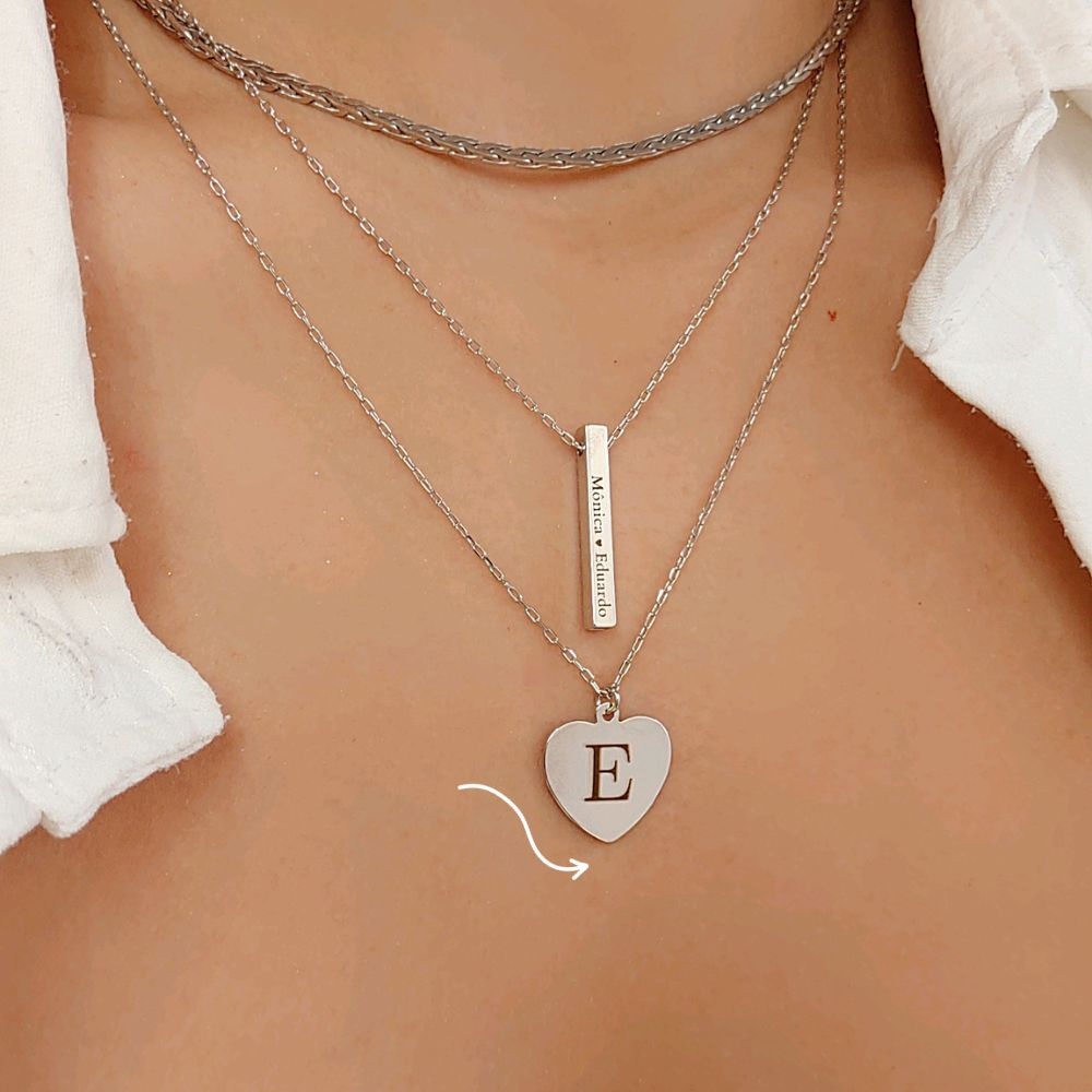 Colar personalizado coração com inicial Ródio - Storella Semijoias ...