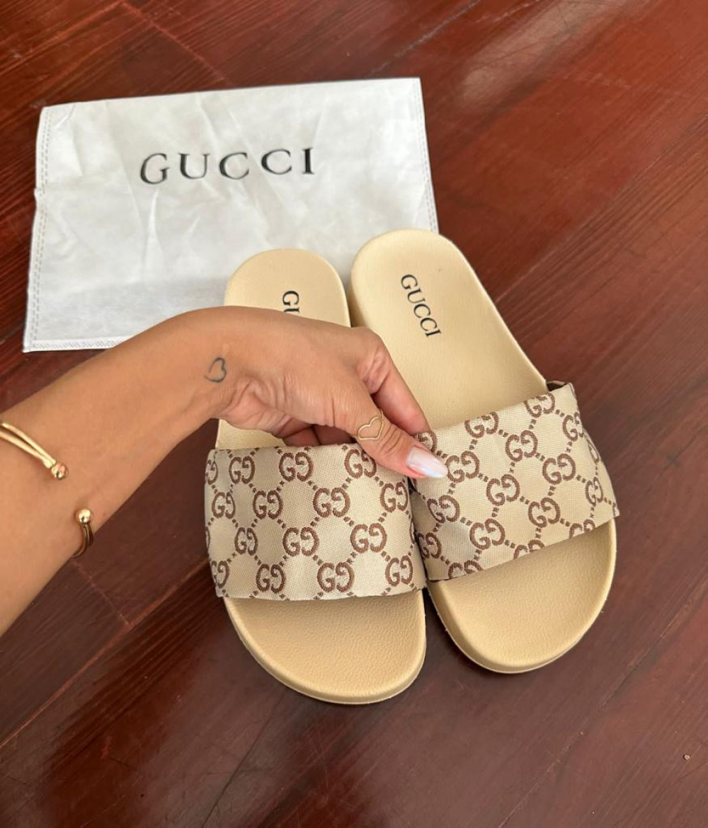 Chinelo Slide Gucci Bege Vieira Sneakers